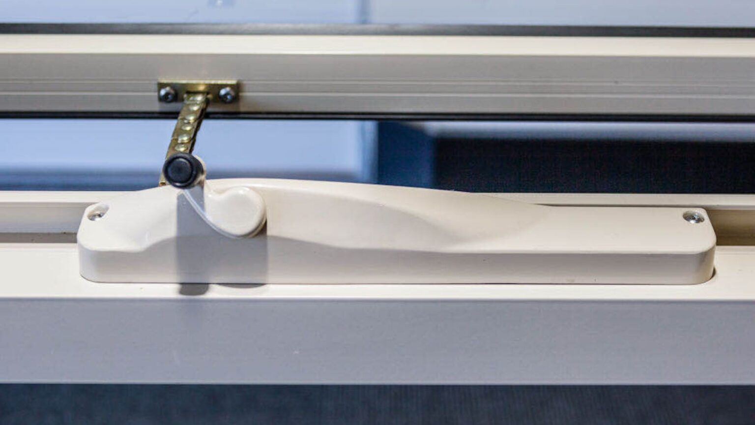 TradeBase Window Winder: Stylish and Functional